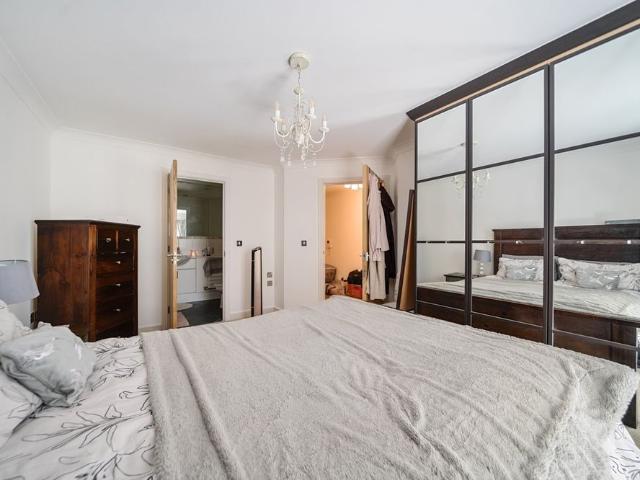 Flat to rent Masons Hill, Bromley, BR2
