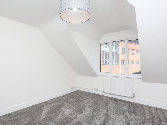 Flat to rent Masons Hill, Bromley, BR2