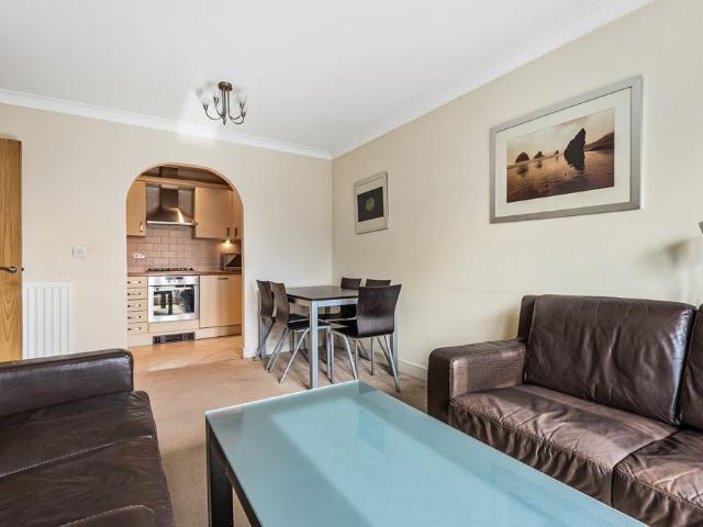 Flat to rent Masons Hill, Bromley, BR2