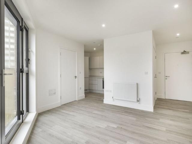 Flat to rent Medway Street, Chatham, ME4