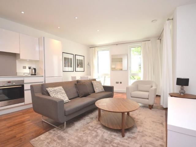 Flat to rent Norman Road, Greenwich, SE10
