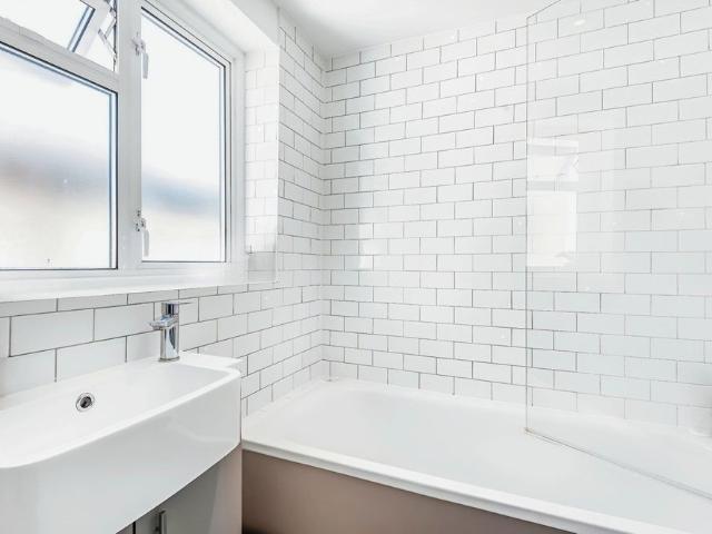 Flat to rent Nutbrook Street, London, SE15