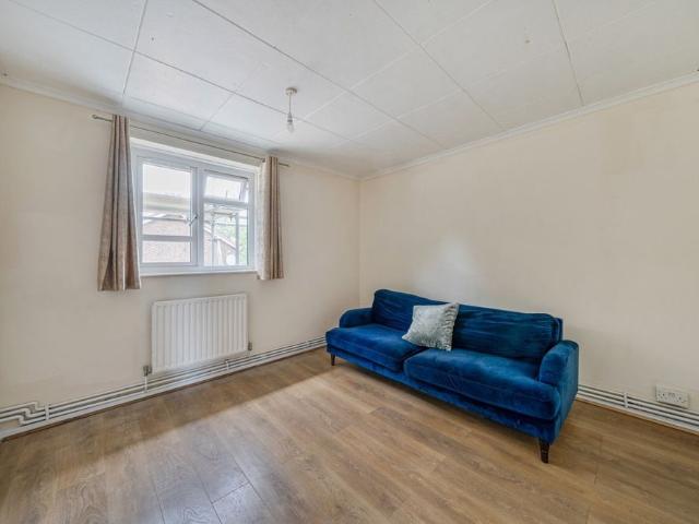 Flat to rent Sheenewood, London, SE26
