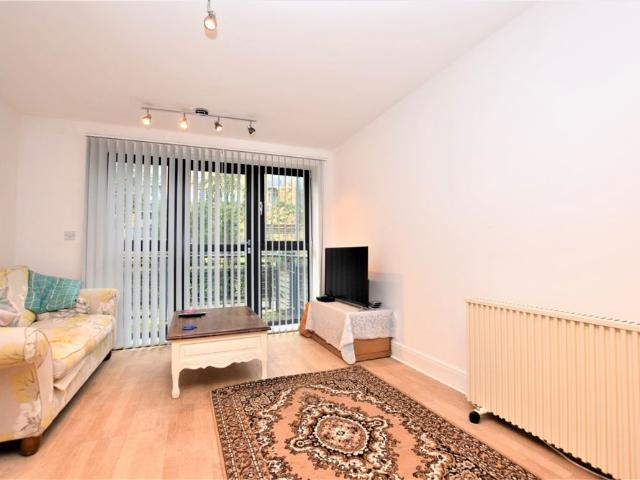 Flat to rent Spa Road, London, SE16