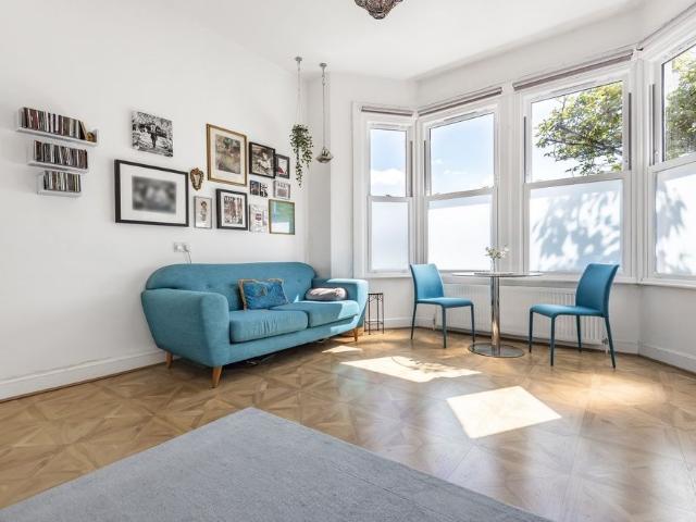 Flat to rent Station Road, Sidcup, DA15