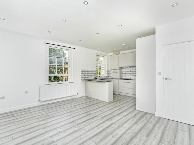 Flat to rent Sydenham Park, London, SE26