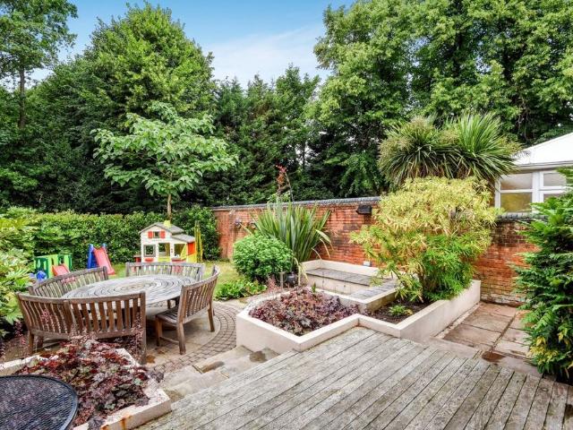 Flat to rent Rodway Road, Bromley, BR1