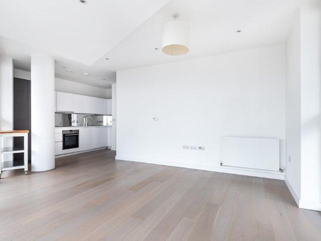 Flat to rent River Gardens Walk, Greenwich, SE10