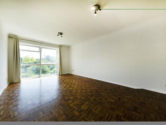 Flat to rent Woodstock Gardens, Beckenham, BR3