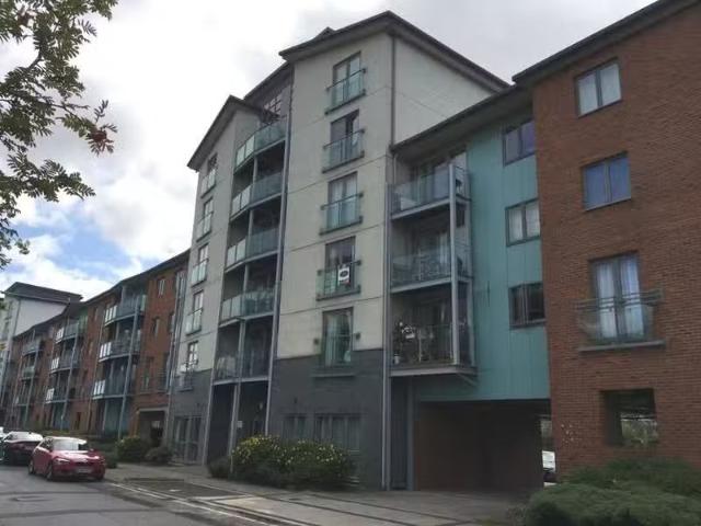 Flat to rent, Worsdell Drive, Gateshead, NE8 £760 pcm