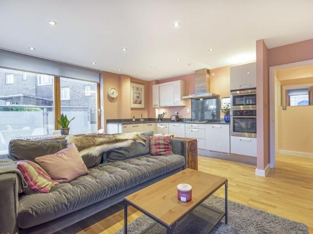 Flat to rent Wemyss Road, London, SE3