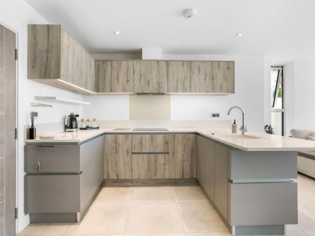 Flat to rent with 2 bedrooms, Marine Drive, Aqua Vista
