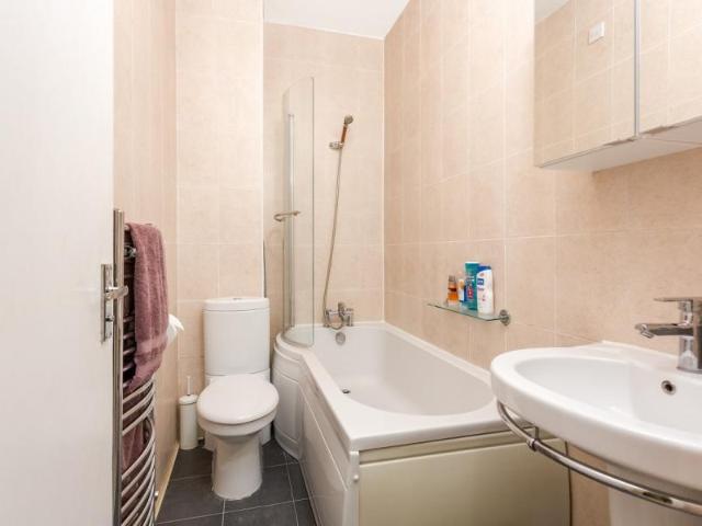 Flat to rent with 2 bedrooms, Freegrove Road, London