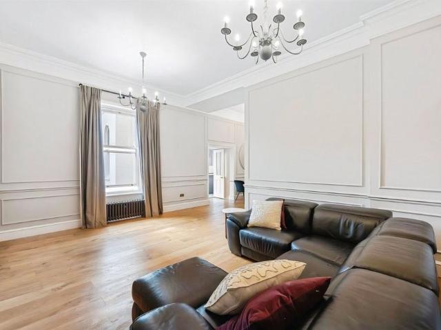 Flat to rent Willoughby Lane, Bromley, BR1