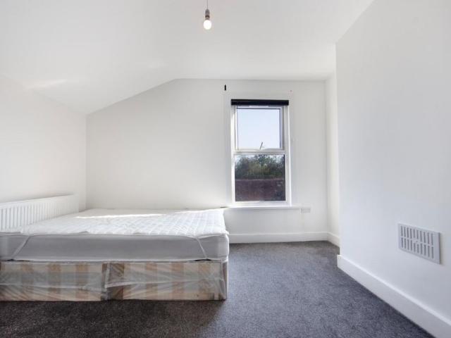 Flat To Rent Total Size: 1626 SQ FT