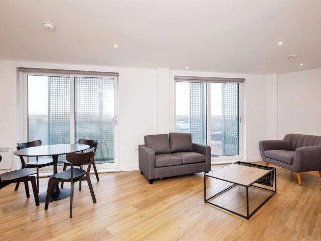Flat to Rent: The Plaza, 1 Every Street M4