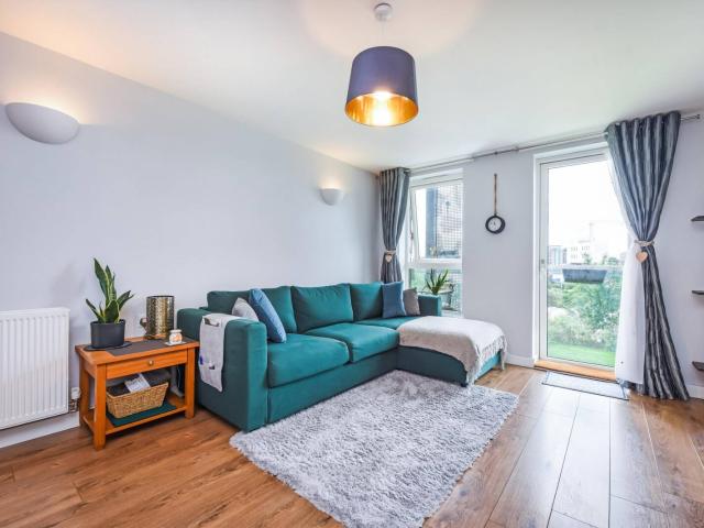 Flat to Rent: The Sidings Apartments, E16