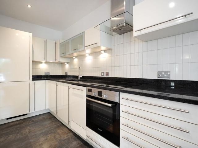 Flat to rent Trafalgar Road, London, SE10