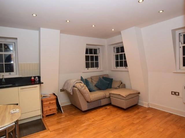 Flat to rent Trafalgar Road, London, SE10