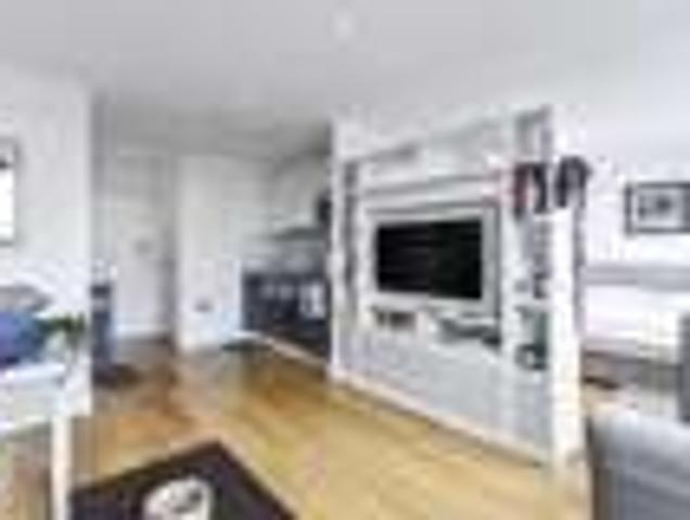 Flat to Rent: Trident House, UB3