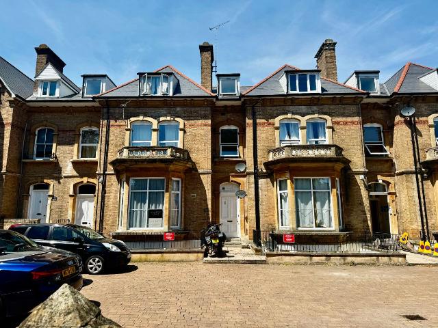 Flat, Trull Road, Taunton TA1, Studio to rent, £725 pcm | PrimeLocation