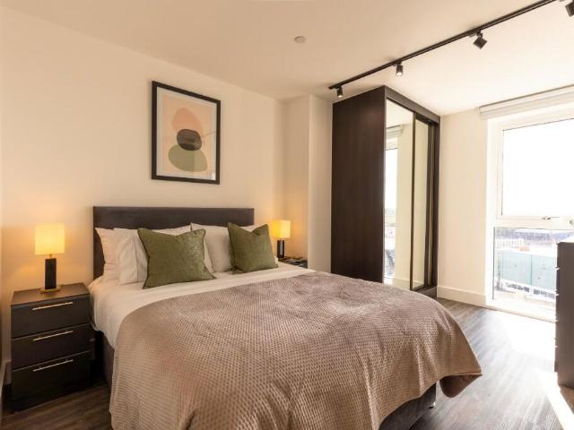 Flat W508, Mitre Yard, 108 Scrubs. 4 bed apartment to rent £4,016 pcm £927 pw