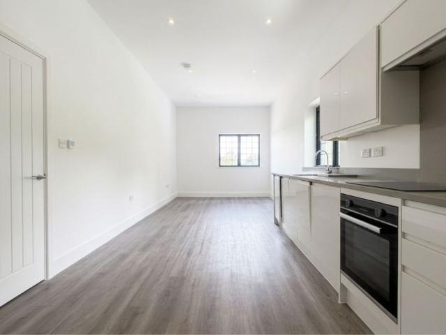 Flat, West Hill, South Croydon CR2, 2 bed flat to rent, £1,800 pcm | PrimeLocation