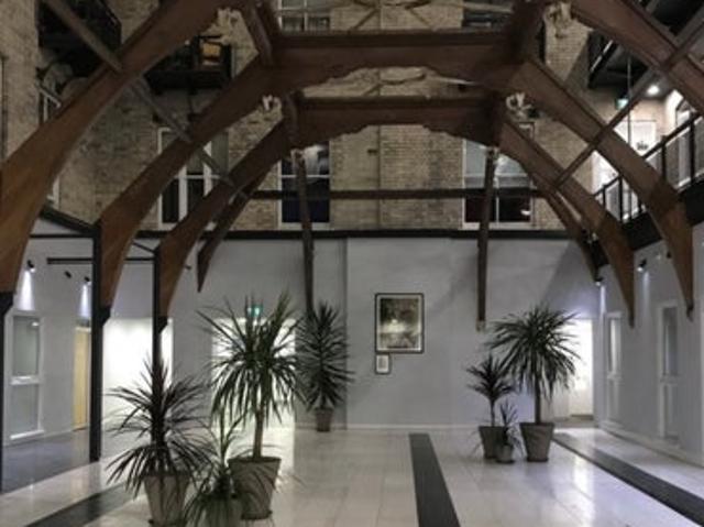Flat with Two beds and two baths in city centre