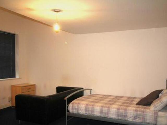 Flat, Woodhouse Street, Studio Flat For
