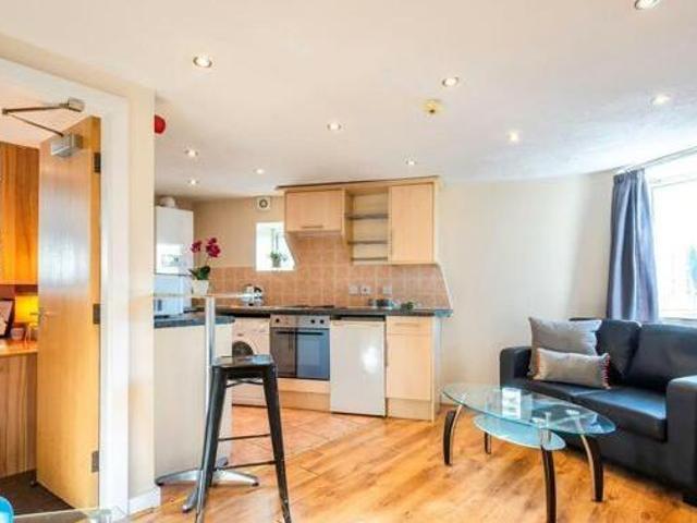 Flat, Woodsley Road, 1 Bedroom Flat