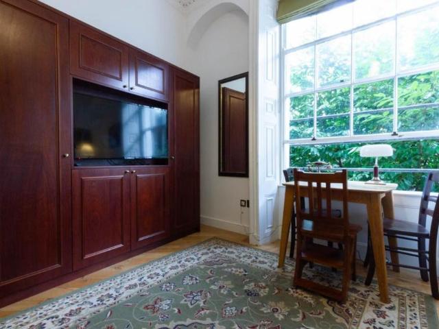 Flat 05 Cartwright Gardens, Bloomsbury WC1H 9EH