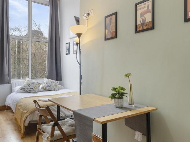 Flat 05 West Cromwell Road, Earls Court SW5 9QL