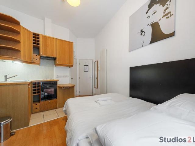 Flat 09 Cartwright Gardens, Bloomsbury WC1H 9EH
