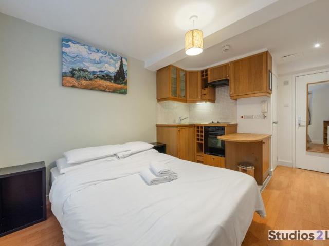 Flat 03 Cartwright Gardens, Bloomsbury WC1H 9EH