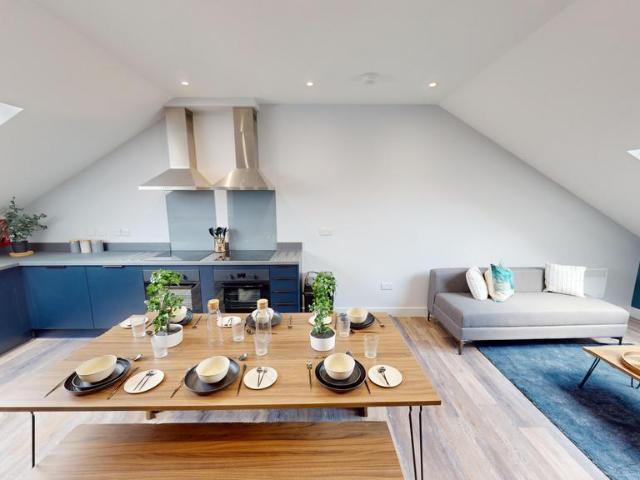 Flat 14, Commercial Point, Wollaton. 6 bed flat to rent £4,420 pcm £1,020 pw