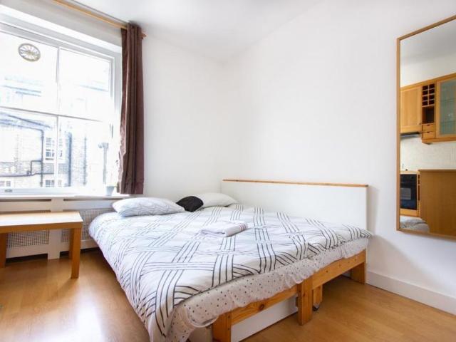 Flat 14 Gloucester Street, Pimlico SW1V 2DB