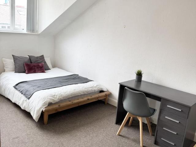Flat 14, Samara Plaza, Room 1 Male Shared, LS2 9DU, Leeds