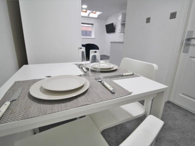 Flat 15, 221 Woodhouse Street, LS6 2UZ, Leeds