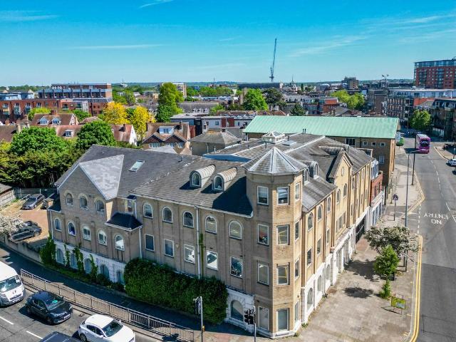 Flat 15, 50 Rainsford Road. 1 bed flat to rent £1,195 pcm £276 pw