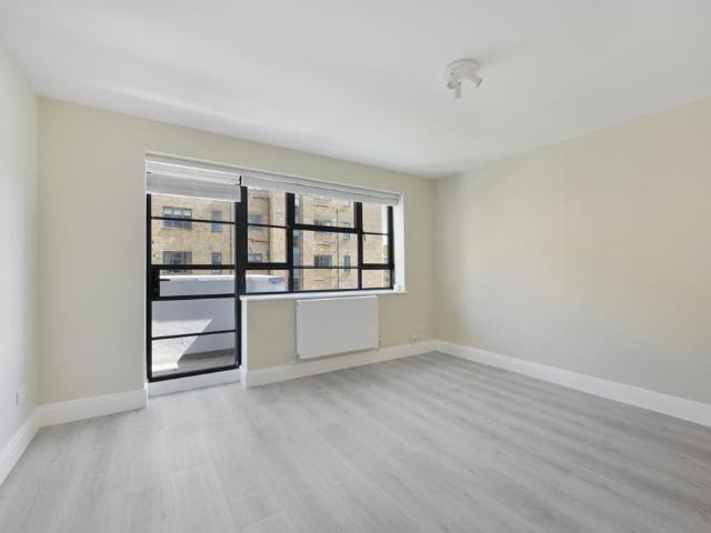 Flat 16, Thorold House, Pepper Street. 2 bed apartment to rent £2,675 pcm £617 pw