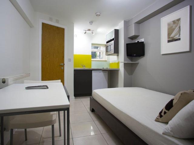 Flat 16, 173 Holland Park Avenue, Holland Park W11, Studio to rent, £1,200 pcm | PrimeLocation