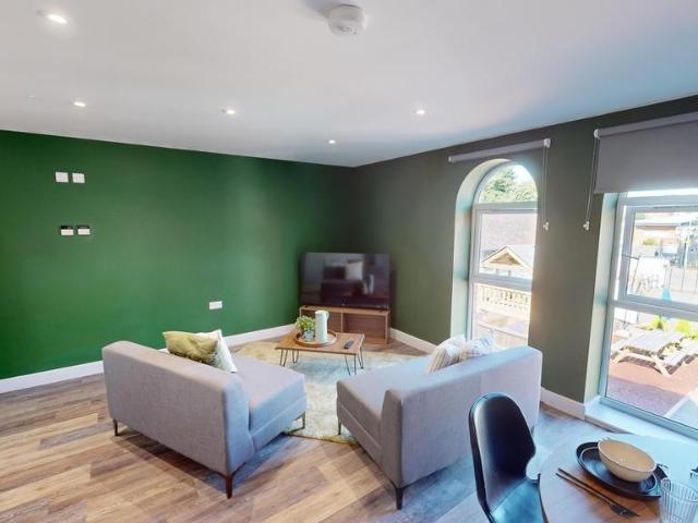 Flat 17, Commercial Point, Wollaton. 4 bed flat to rent £3,033 pcm £700 pw