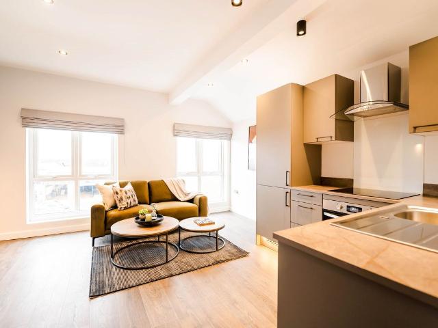 Flat, 185 Stockport Road, Cheadle SK8, 1 bed flat to rent, £1,145 pcm | PrimeLocation