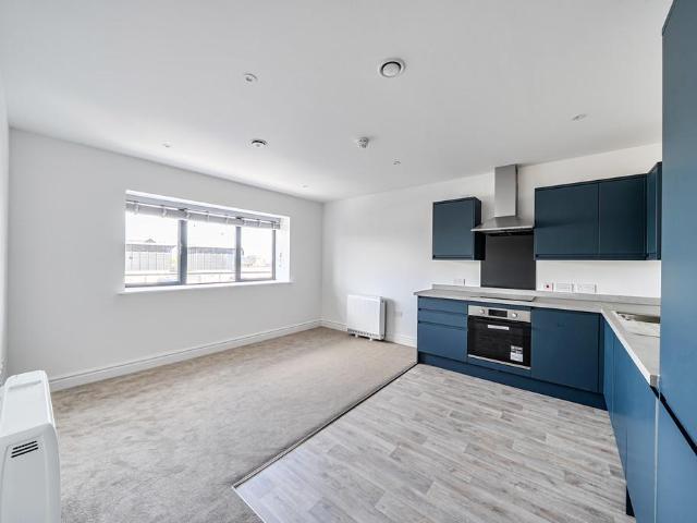 Flat 18 Discovery House, 154. 2 bed flat to rent £1,275 pcm £294 pw