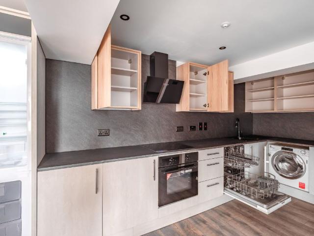 Flat 18, Standish Court PR7, 2 bed flat to rent, £1,150 pcm | PrimeLocation