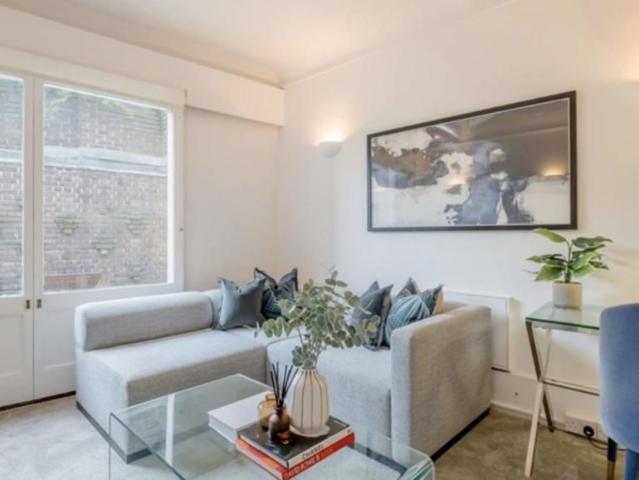 Flat 18 Strathmore Court Park Road, Strathmore Court, 143 Park Road, London NW8, 2 bed flat to rent, £3,835 pcm | PrimeLocation