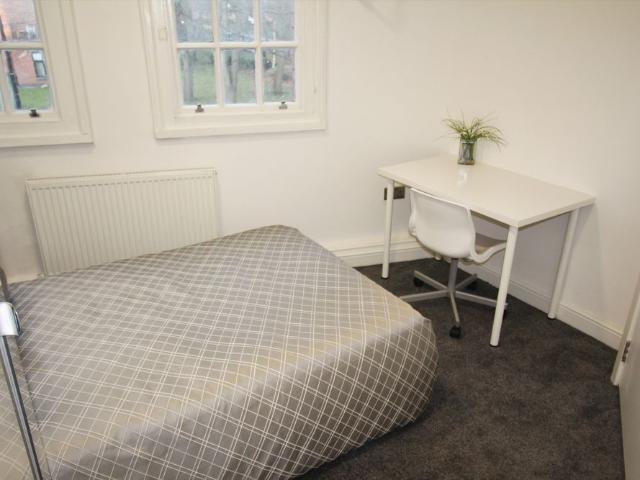 Flat 18, 221 Woodhouse Street, LS6 2UZ, Leeds