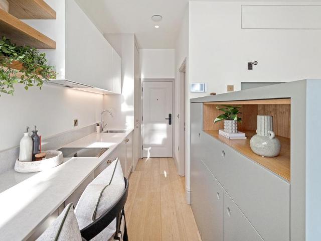 Flat 18, 39 Bramham Gardens, London. Studio to rent £1,850 pcm £427 pw