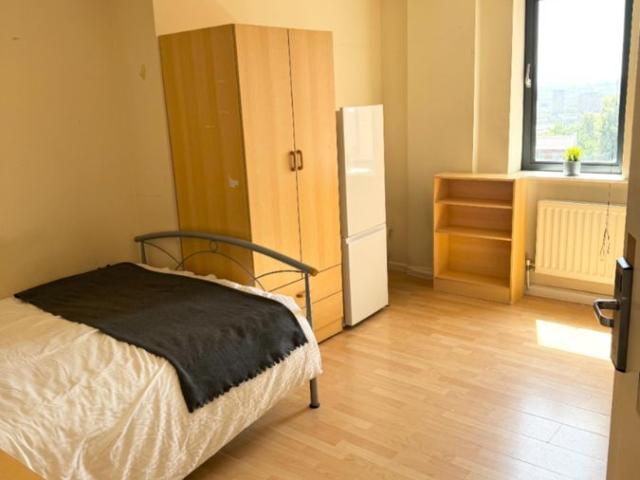 Flat 18B, 59 61 Clarendon Road LS2, Studio to rent, £650 pcm | PrimeLocation