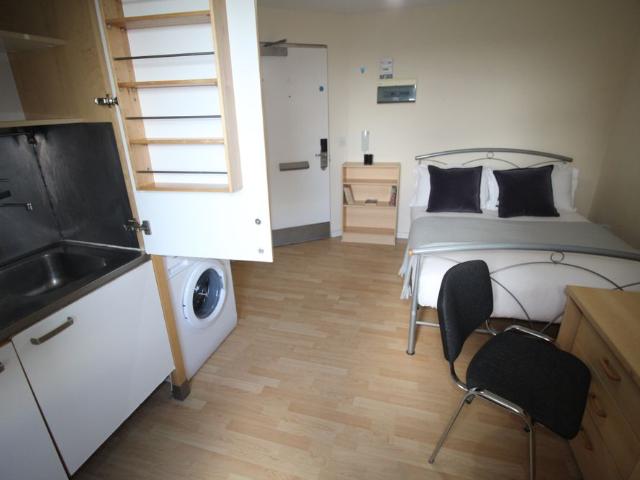 Flat 18B, Westmount, LS2 9NZ, Leeds
